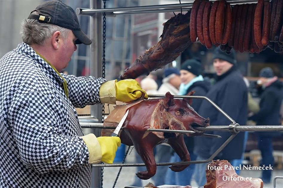 Areál depa provoní burgery i pečené sele! Chystá se sváteční food ...