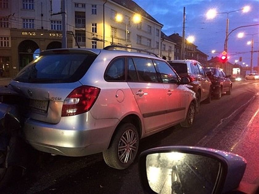 Provoz U Prazdroje zkomplikovala hromadná nehoda - FOTO - QAP.cz