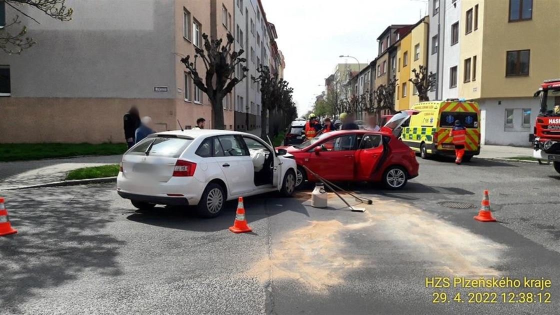 Dopravní nehoda zkomplikovala provoz na Borech - FOTO - QAP.cz