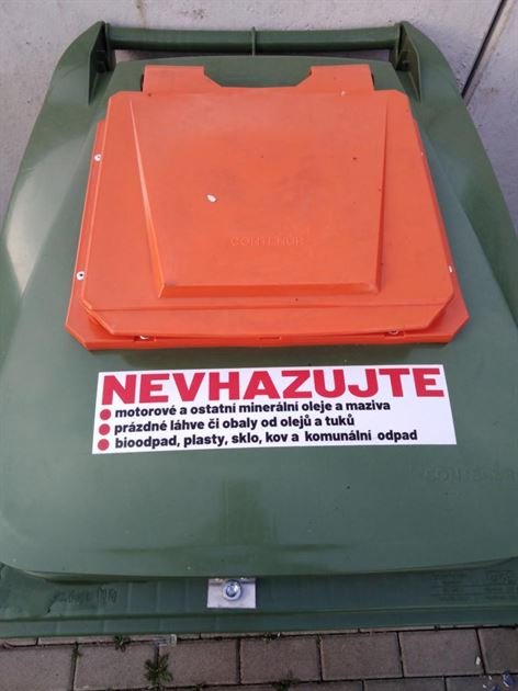 V Dobřanech se v ulicích objevily nové popelnice. Co do nich patří ...