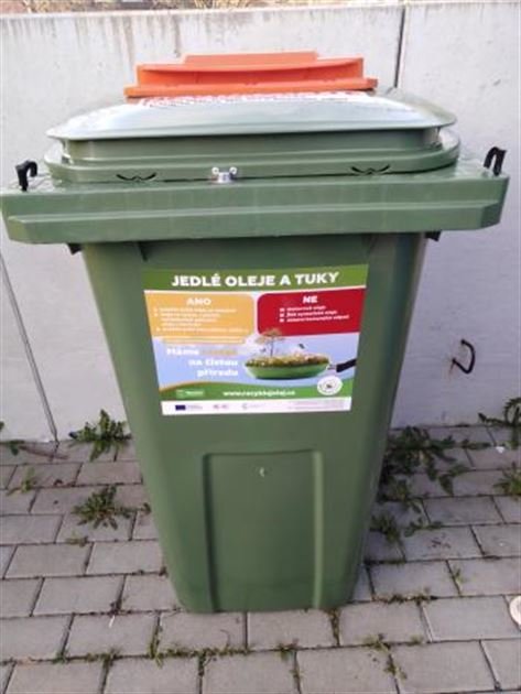 V Dobřanech se v ulicích objevily nové popelnice. Co do nich patří ...
